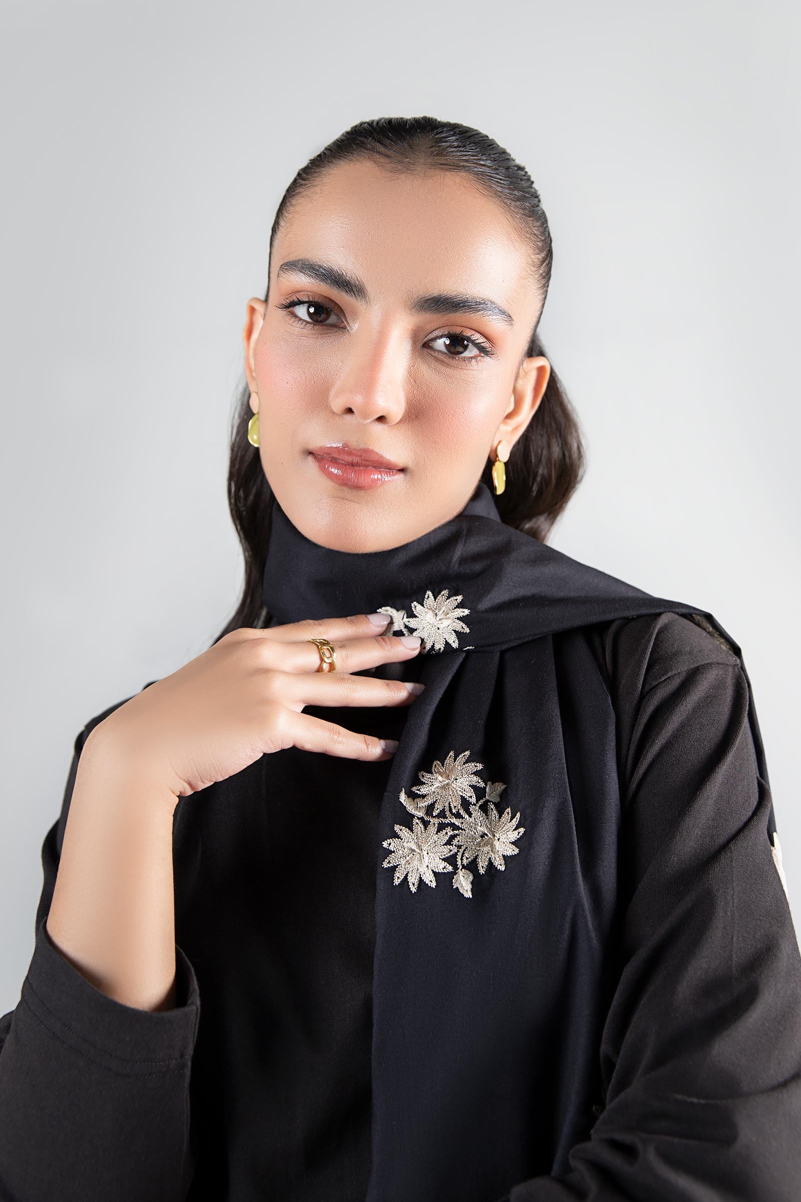 Embroidered Linen Shawl M basics By Maria B PK embroidered-linen-shawl-m-basics-by-maria-b-pk