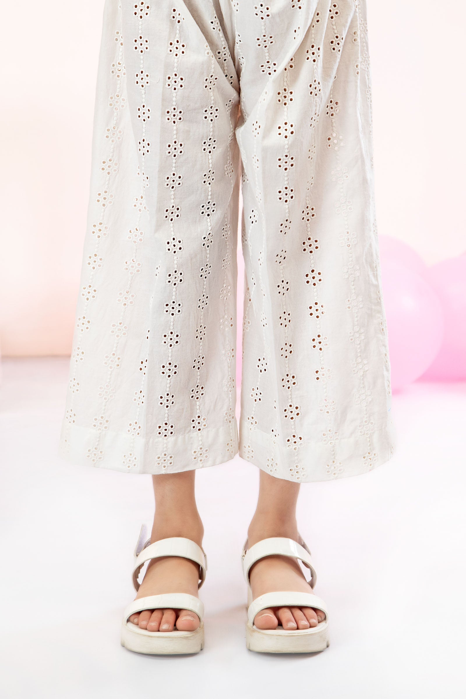 Trouser White MBK-SS22-45 – M.Basics by Maria.B. (PK)